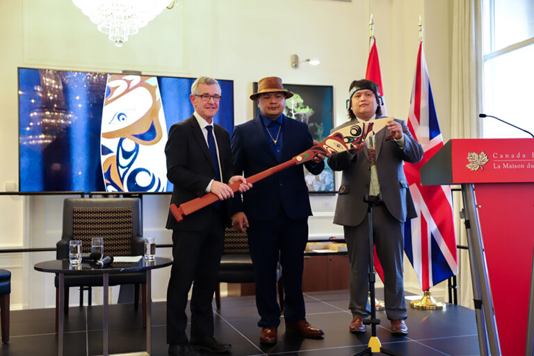 lək̓ʷəŋən Paddle marks pledge in Commonwealth Games - UVic News